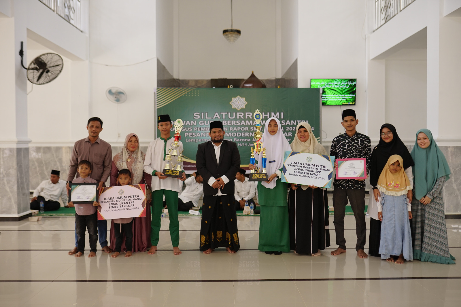 Humaira dan Edria Juara Umum Peringkat Kelas Tahun Ajaran 2023/2024